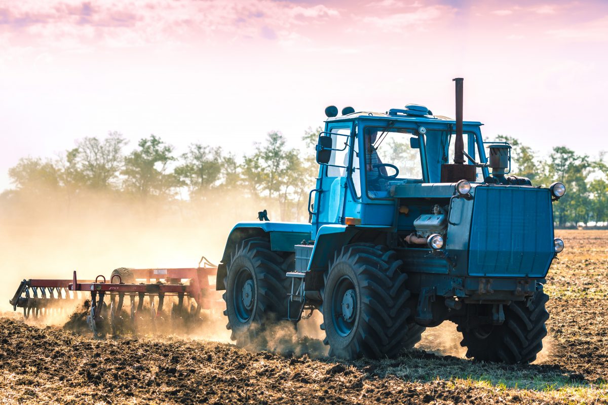 Plugul – utilajul agricol potrivit pentru curatarea solului - Meca-Rul